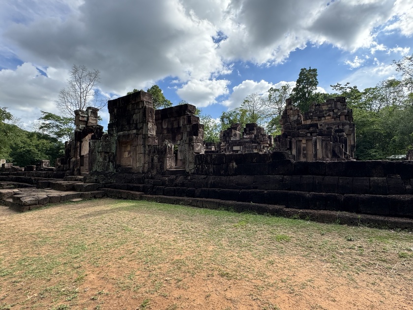 Shared post - Prasat Ta Muen Thom Archaeological Site - Khmer Temple ...