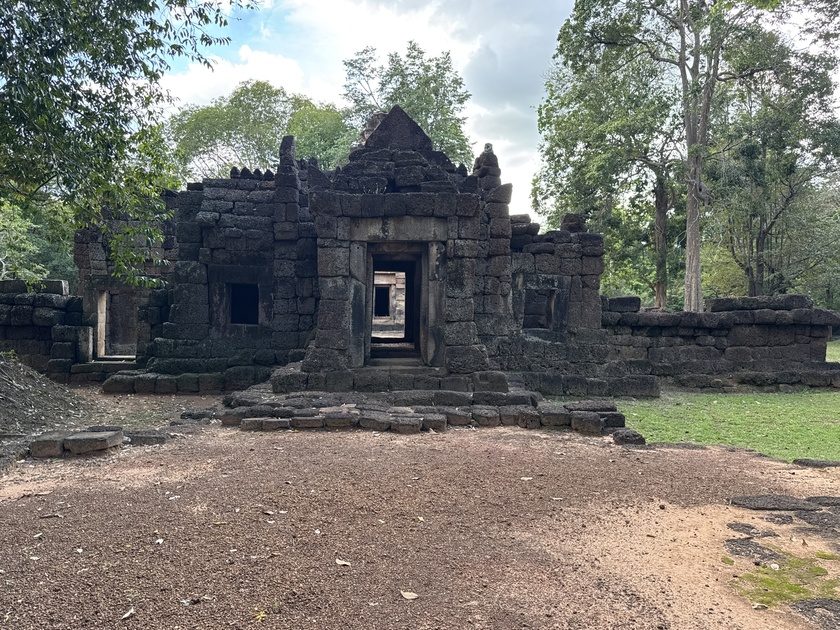 Shared post - Prasat Ta Muen Thom Archaeological Site - Khmer Temple ...